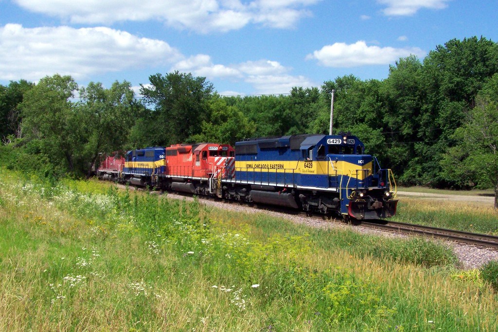 ICE 6429 leads a manifest southbound south of
